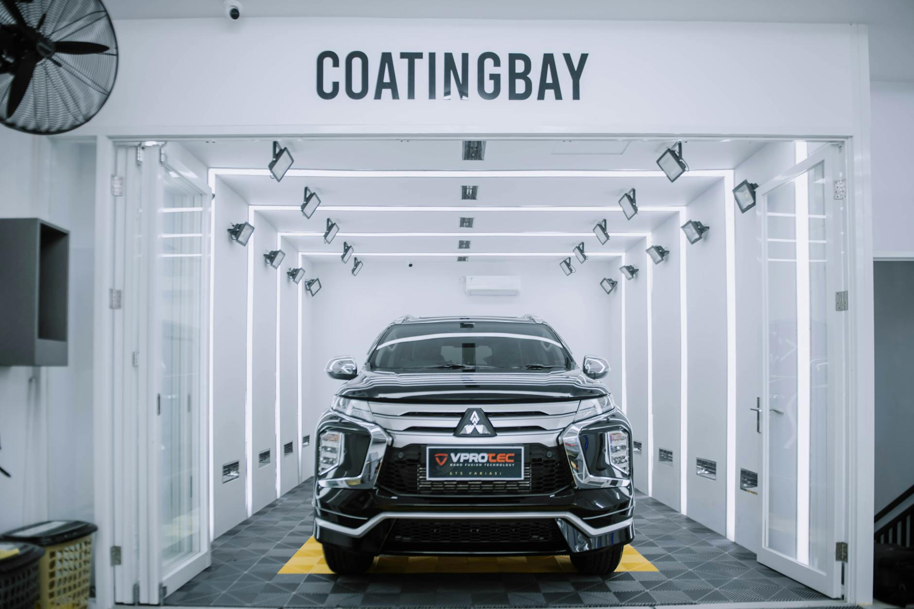 Should You Wax Your Car in the Summer? Pros and Cons - Dennis Auto ...